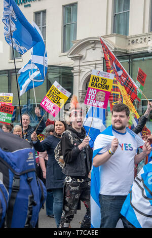 GLASGOW, SCOTLAND - 4th MAY 2019: Unionist protesters and the Scottish ...