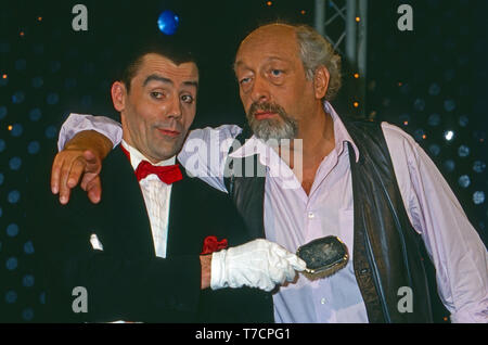 Jux und Dallerei, Comedy-Talkshow, Deutschland 1992, Moderator Karl Dall mit Bunny Sissi Stock ...