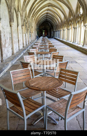 Empty chairs and tables in Salisbury Cathedral Cloisters Stock Photo ...
