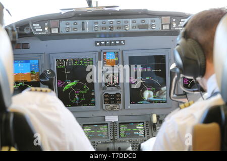 Cessna aircraft pilots in cockpit Stock Photo - Alamy