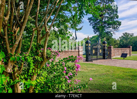 The gate to Shiloh National Cemetery at Shiloh National Military Park ...