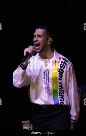 Naples, Italy. 12th Aug, 2017. Alessandro Mahmood performs at the Duel ...