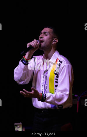 Naples, Italy. 12th Aug, 2017. Alessandro Mahmood performs at the Duel ...