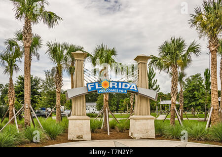 Divided Highway Sign Stock Photo - Alamy