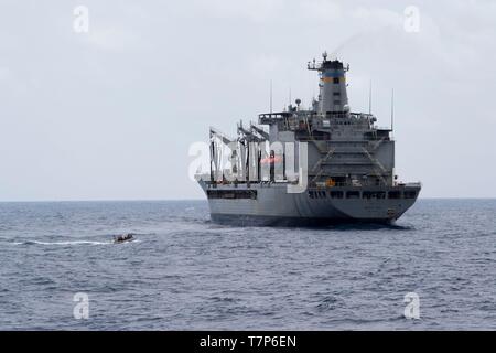 Mine Countermeasure ship USS Pioneer (MCM 9) on San Francisco Bay Stock ...