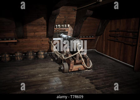 Pirate ship cannon window on old galleon Stock Photo - Alamy