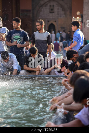 Kashmiri Muslim worshippers seen performing ablution for Asr Prayers on ...