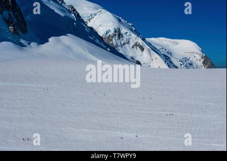 Cable car between Aiguille du Midi and Punta Helbronner, Funivie Monte ...