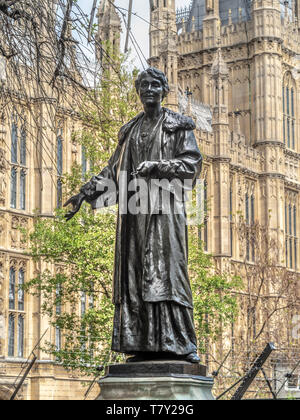 Statue of Emmeline Pankhurst in Victoria Tower Gdns Stock Photo - Alamy