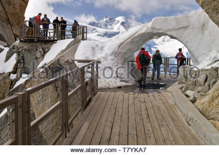 Viewing platform and walkway, Aiguille du Midi, Chamonix-Mont-Blanc ...