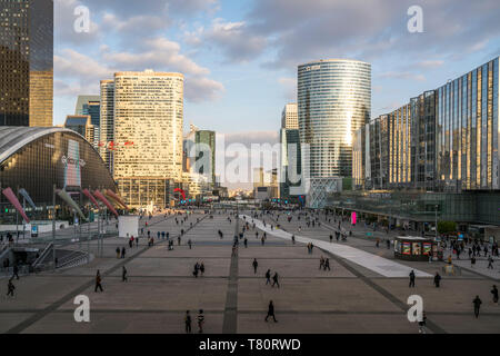 Hochhaeuser im La Defense, Paris, Frankreich - Skyscrapers in La ...