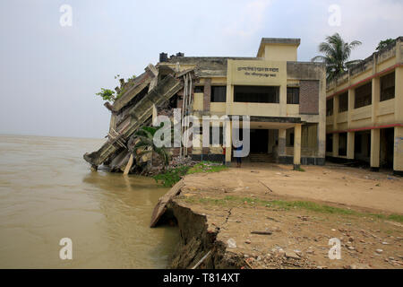Naria Upazila Health Complex building in Shariatpur district goes into ...