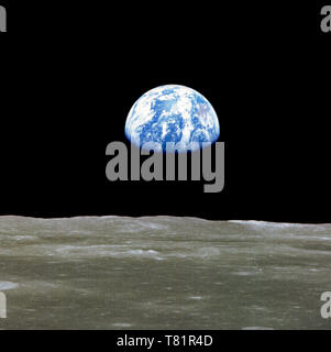 Apollo 11, Earthrise, 1969 Stock Photo - Alamy