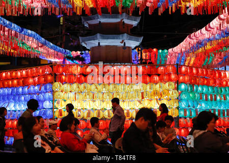 Seoul, South Korea. 11th May, 2019. People visit the colorful lantern ...