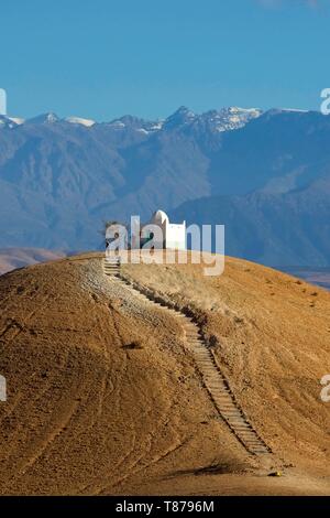 Morocco, High Atlas, Marabout shrine near Kasbah of Ait Benhaddou Stock ...