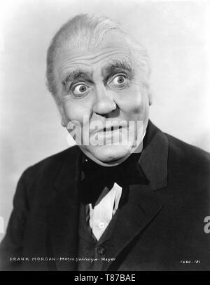 FRANK MORGAN as Professor Marvel / The Wizard of Oz in THE WIZARD OF OZ ...