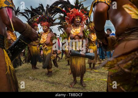 Simbu Tribe Sing Sing Highlands Papua New Guinea Stock Photo - Alamy