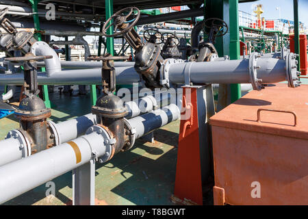 Valves and pipeline for loading liquid cargo on an oil-chemical tanker ...