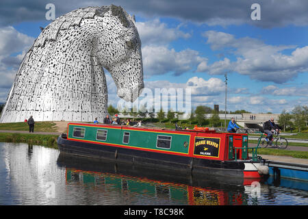 People enjoy the sun at The Kelpies in Falkirk, Scotland Stock Photo ...