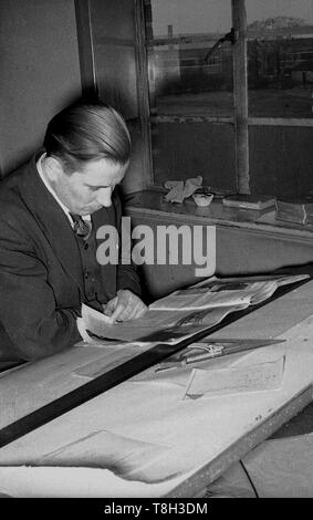 Historical, 1950s, male draughtsman at work Stock Photo - Alamy