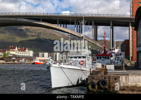 Veteran submarine chaser Hitra (built 1942) passing in front of navy ...