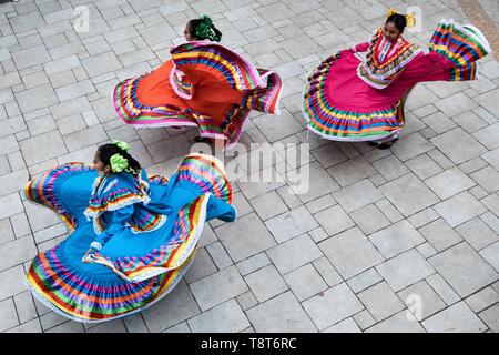 Dancers performing Jarabe Tapatio (Mexican Hat dance) at outdoor ...
