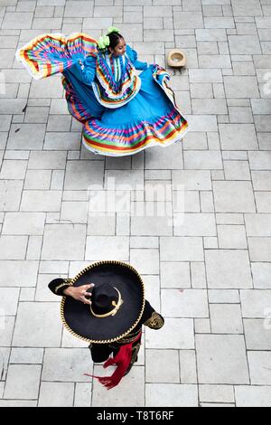 Mexican folk dancers perform the Jarabe tapatio or Mexican Hat Dance in ...
