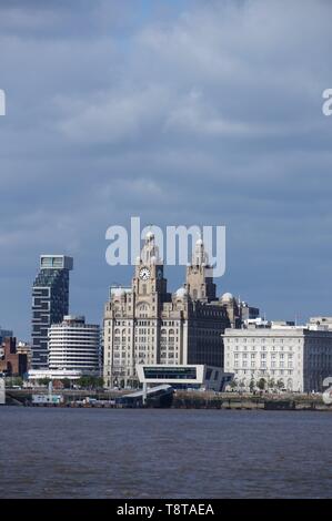 Views Of The Liverpool Waterfront From Woodside Stock Photo - Alamy
