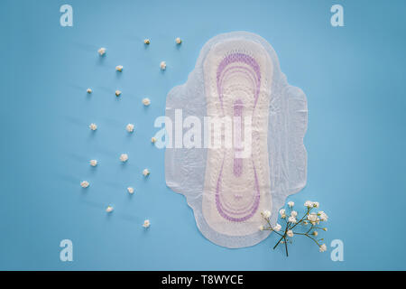 Flowers and menstrual pad on color background Stock Photo - Alamy