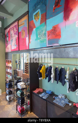 Retail shop for kids in Milano, Italy Stock Photo - Alamy