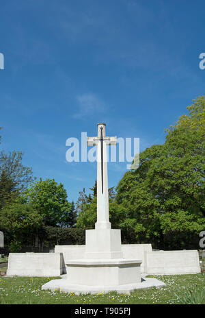 commonwealth war graves memorial at mortlake cemetery, london, england ...