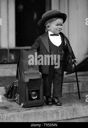 Clarence "Major Mite" Howerton Stock Photo - Alamy