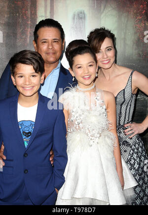 Raymond Cruz, Jaynee Lynne Kinchen, Linda Cardellini and Roman Christou ...