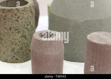 Auxiliary products for the foundry industry. Shells made of exothermic ...