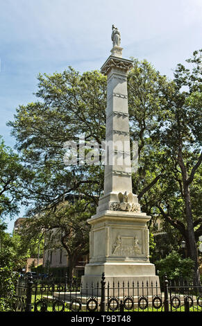 Monument in historic square in Savannah, Georgia Stock Photo - Alamy