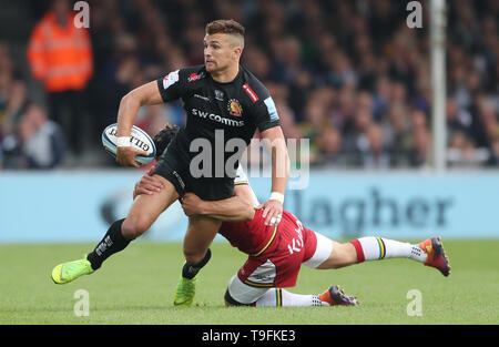Exeter Chiefs' Henry Slade is tackled by Leicester Tigers' Samuel ...