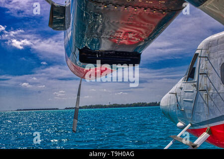 This unique photo shows a standing seaplane in the Maldives. you can ...