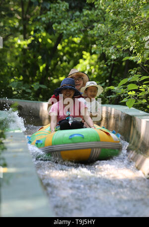 Linyi, China's Shandong Province. 19th Mar, 2017. Actors play the ...