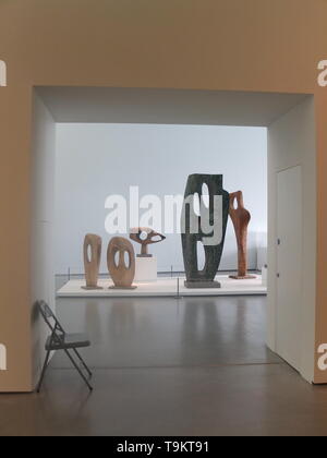 Art Gallery interior with Barbara Hepworth Sculptures Stock Photo - Alamy