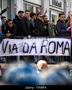 Rome, Sit-in protest of Roman fans under the headquarters of the As ...