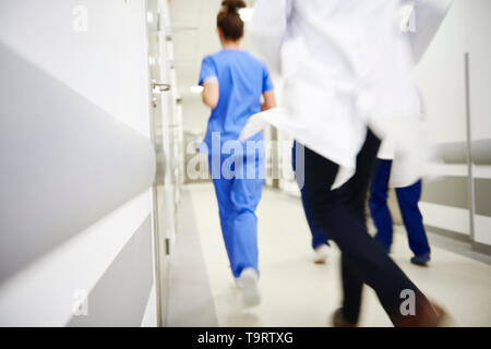 Team of doctors running in a hurry Stock Photo - Alamy