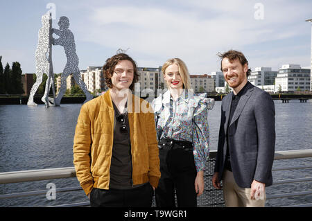 (L to R) Actress Sophie Turner, actor Evan Peters, director Simon ...