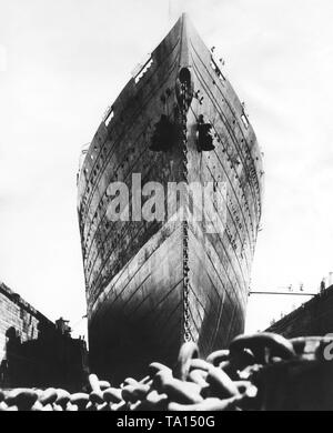 The American ocean liner "Leviathan" in dry dock Stock Photo - Alamy