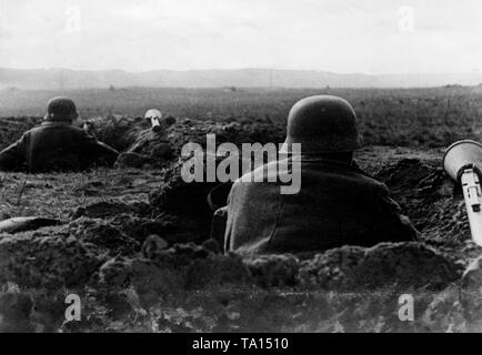 Russian soldiers in a foxhole Stock Photo - Alamy