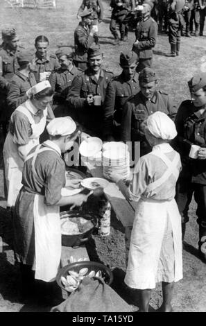 German Red Cross (DRK) nurses take care of the troops - the Nazi ...