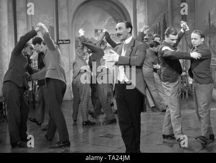 Heinz Ruehmann as Dr. Hans Pfeiffer / Erich Pfeiffer (left) and Jakob ...