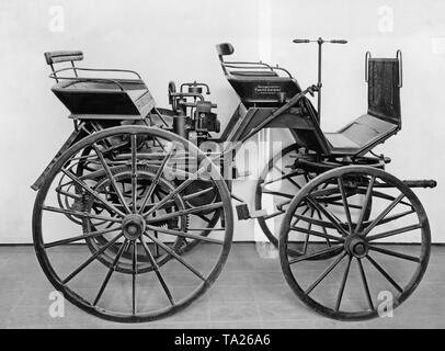 1886 Daimler Motorkutsche Stock Photo - Alamy