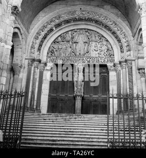 Last Judgement Tympanum by Gislebertus in Autun Cathedral, Burgundy ...