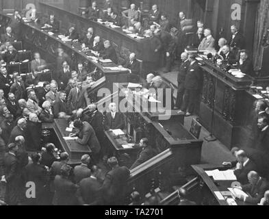 First plenary session of the new government in the Parliament of ...