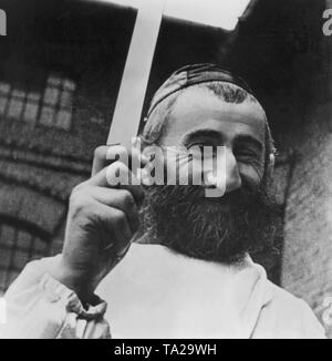 Scene from the Nazi propaganda film "The Eternal Jew", directed by ...